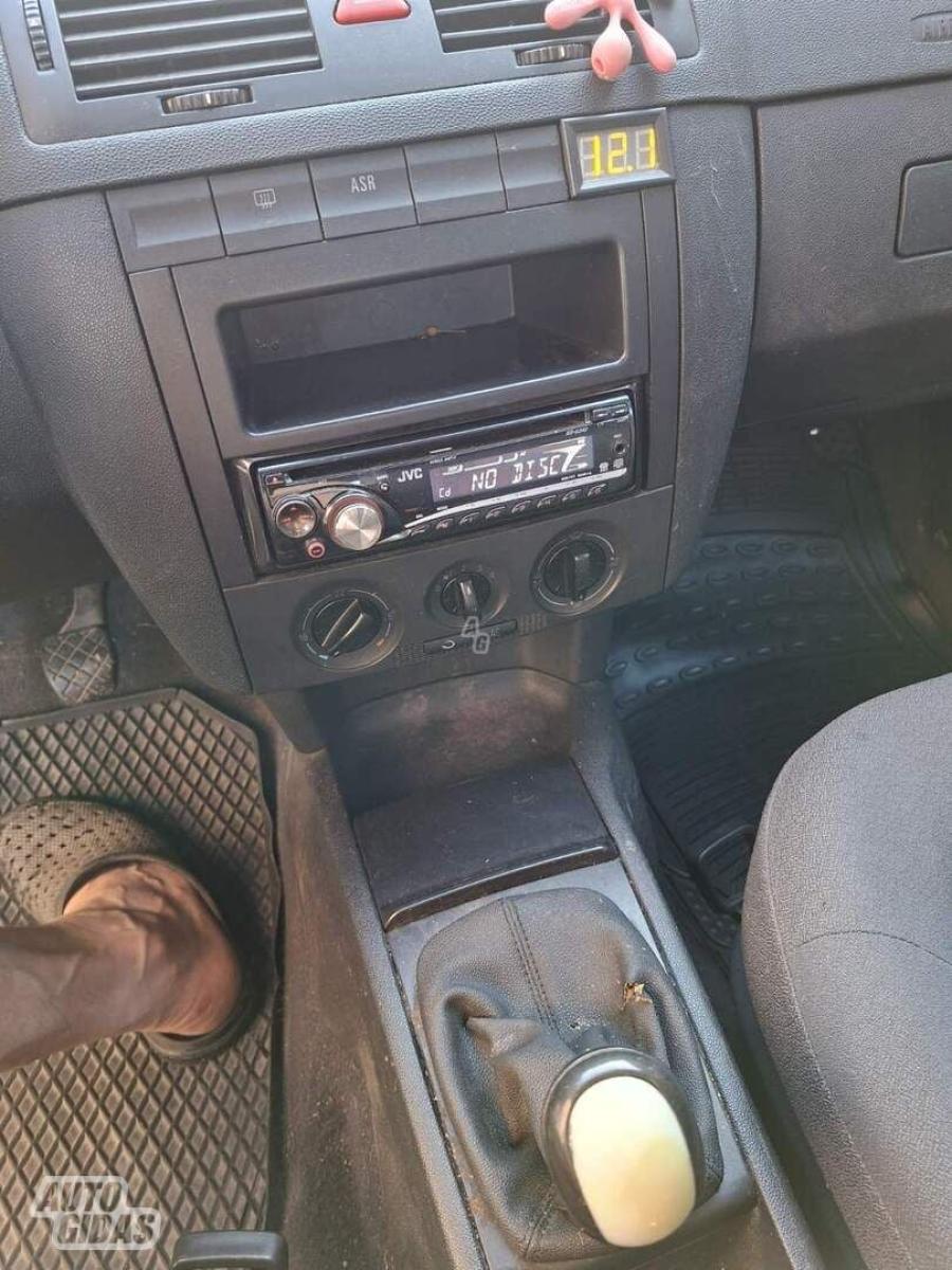 Pelēks Skoda Fabia 2003 Lazdijai, ar dzinēja tilpumu 1.90 L un nobraukumu 277 tūkst. km par 1250 €, foto 11 vietnē AUTOMOTO.COM.LV