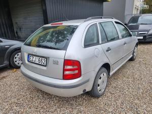 Pelēks Skoda Fabia 2003 Kauņa, ar dzinēja tilpumu 1.40 L un nobraukumu 300 tūkst. km par 399 €, foto 3 vietnē AUTOMOTO.COM.LV
