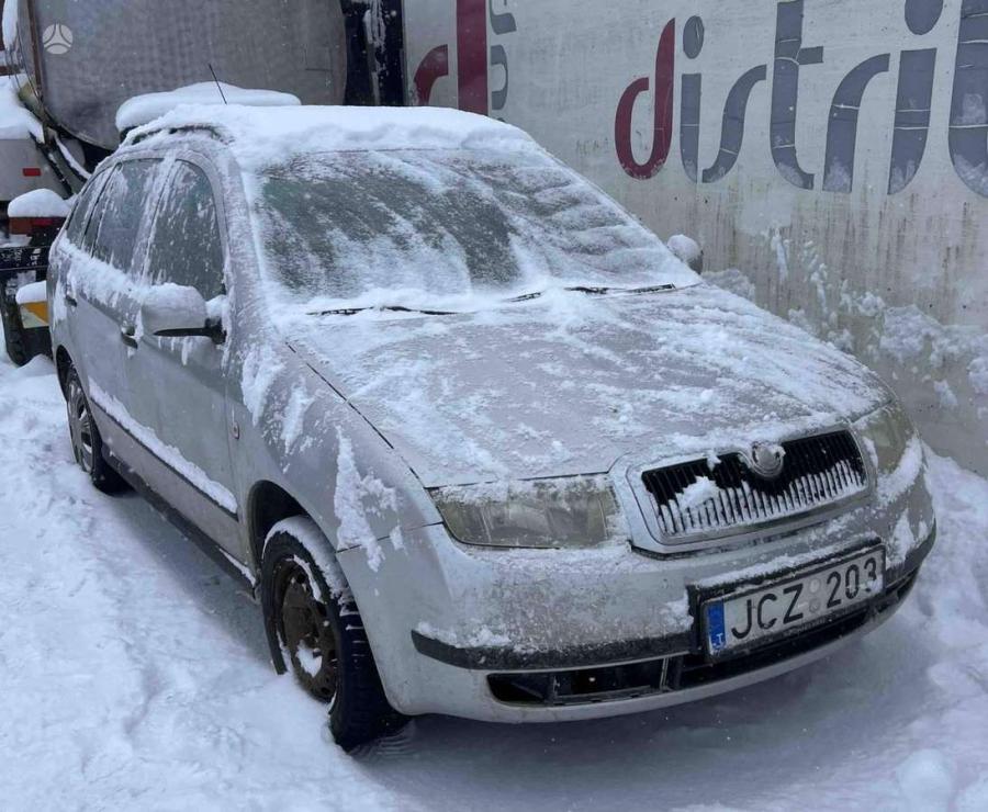 Grey Skoda Fabia 2004 in Vilnius, with an engine capacity of 1.40 L and mileage of 280 thousand km for 350 €, photo 1 on AUTOMOTO.COM.LV