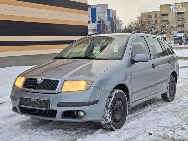 Grey Skoda Fabia 2005 in Vilnius, with an engine capacity of 1.40 L and mileage of 306 thousand km for 350 €, photo 1 on AUTOMOTO.COM.LV