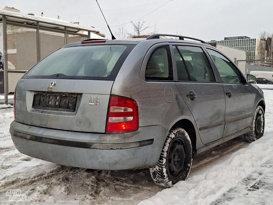 Grey Skoda Fabia 2005 in Vilnius, with an engine capacity of 1.40 L and mileage of 306 thousand km for 350 €, photo 3 on AUTOMOTO.COM.LV