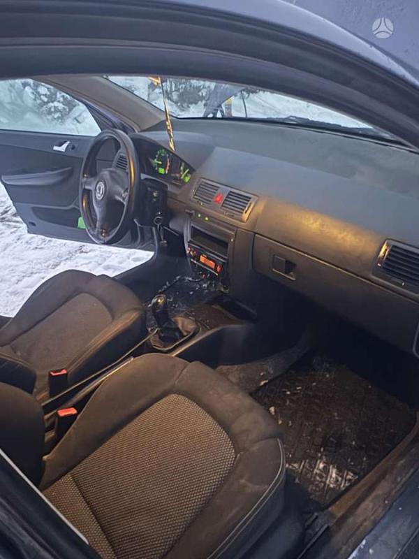 Pelēks Skoda Fabia 2006 Šilalė, ar dzinēja tilpumu 1.90 L un nobraukumu 198 tūkst. km par 600 €, foto 10 vietnē AUTOMOTO.COM.LV