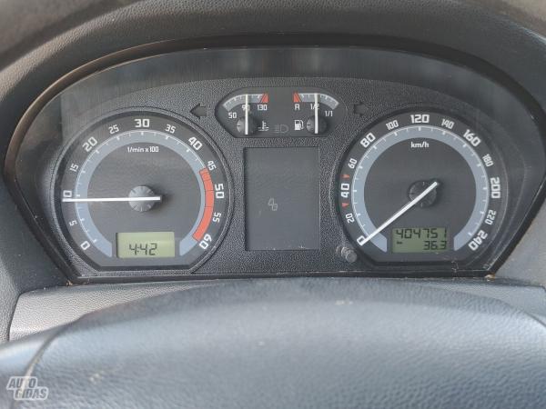 Pelēks Skoda Fabia 2006 Viļņa, ar dzinēja tilpumu 1.90 L un nobraukumu 404 tūkst. km par 340 €, foto 10 vietnē AUTOMOTO.COM.LV