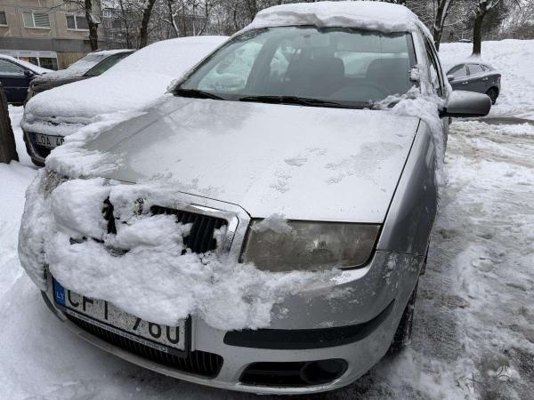 Pelēks Skoda Fabia 2007 Viļņa, ar dzinēja tilpumu 1.42 L un nobraukumu 381 tūkst. km par 650 €, foto 1 vietnē AUTOMOTO.COM.LV