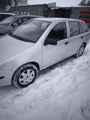Pelēks Skoda Fabia 2007 Marijampole, ar dzinēja tilpumu 1.42 L un nobraukumu 302 tūkst. km par 950 €, foto 2 vietnē AUTOMOTO.COM.LV