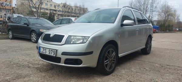 Pelēks Skoda Fabia 2007 Viļņa, ar dzinēja tilpumu 1.40 L un nobraukumu 240 tūkst. km par 1650 €, foto 1 vietnē AUTOMOTO.COM.LV