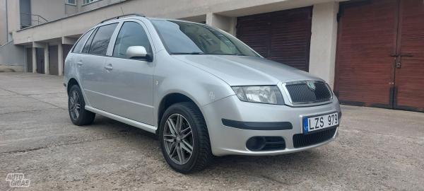 Pelēks Skoda Fabia 2007 Viļņa, ar dzinēja tilpumu 1.40 L un nobraukumu 240 tūkst. km par 1650 €, foto 3 vietnē AUTOMOTO.COM.LV