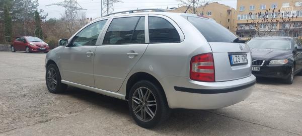 Pelēks Skoda Fabia 2007 Viļņa, ar dzinēja tilpumu 1.40 L un nobraukumu 240 tūkst. km par 1650 €, foto 4 vietnē AUTOMOTO.COM.LV