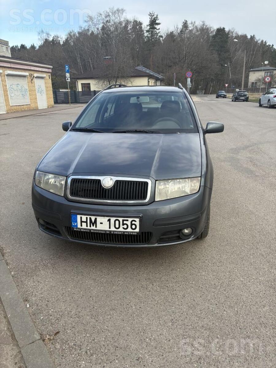 Grey Skoda Fabia 2007 in Riga, with an engine capacity of 1.40 L and mileage of 450 thousand km for 1000 €, photo 1 on AUTOMOTO.COM.LV