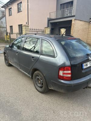 Grey Skoda Fabia 2007 in Riga, with an engine capacity of 1.40 L and mileage of 450 thousand km for 1000 €, photo 3 on AUTOMOTO.COM.LV