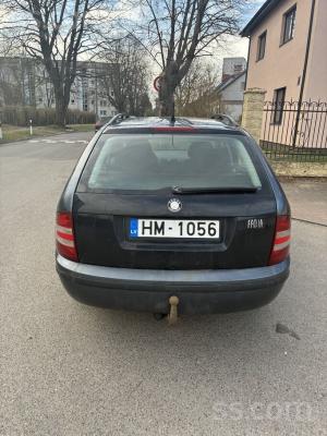 Grey Skoda Fabia 2007 in Riga, with an engine capacity of 1.40 L and mileage of 450 thousand km for 1000 €, photo 4 on AUTOMOTO.COM.LV
