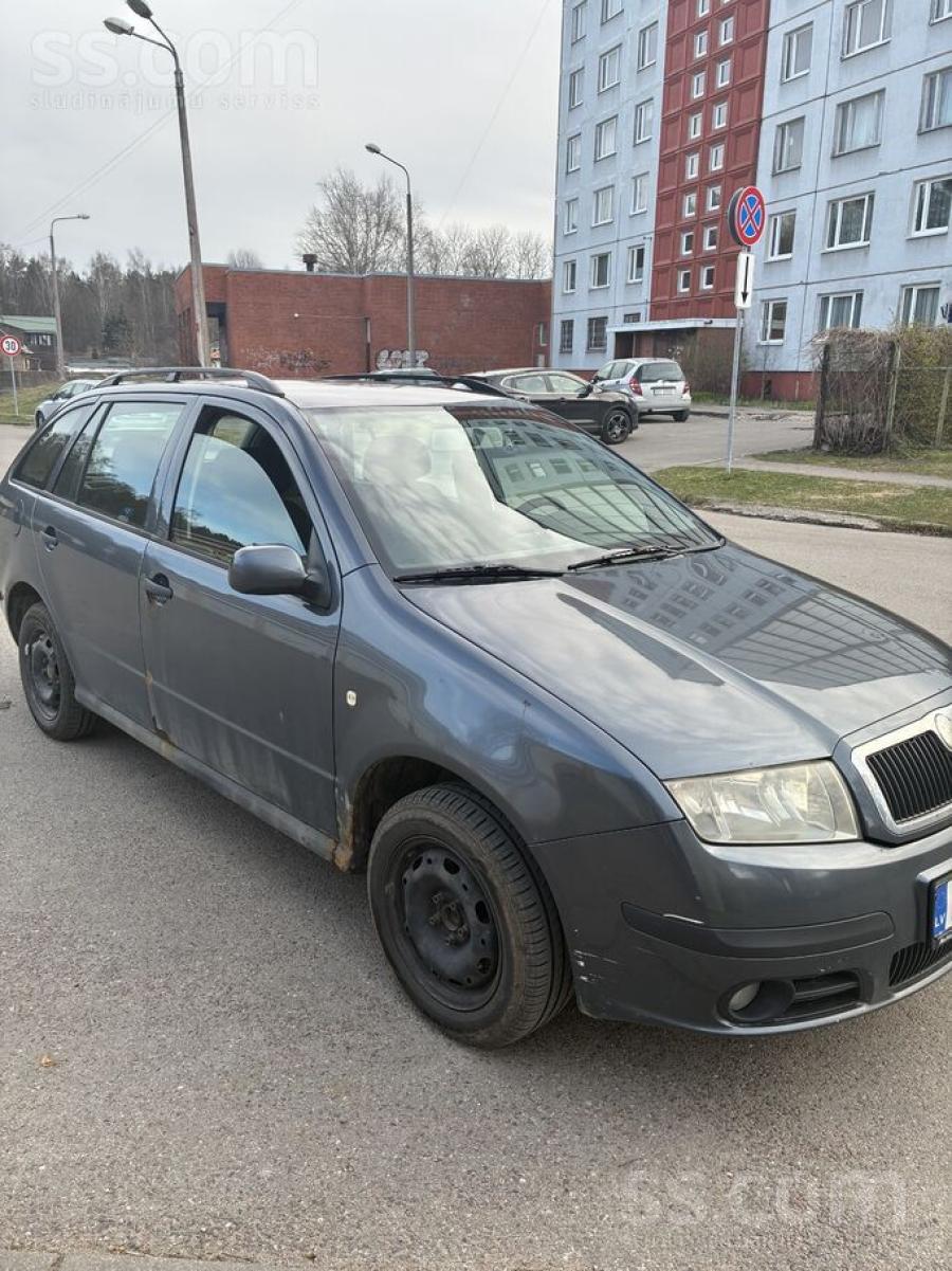 Grey Skoda Fabia 2007 in Riga, with an engine capacity of 1.40 L and mileage of 450 thousand km for 1000 €, photo 6 on AUTOMOTO.COM.LV