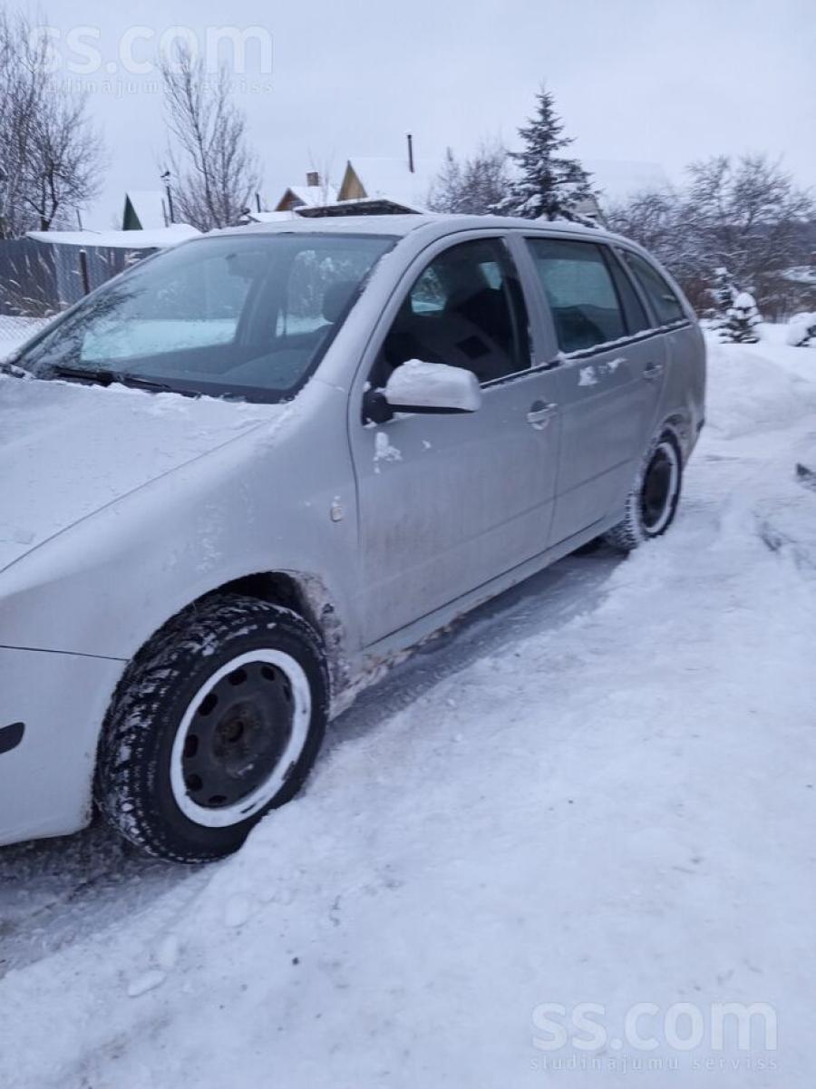 Pelēks Skoda Fabia 2007 Ludza, ar dzinēja tilpumu 1.40 L un nobraukumu 370 tūkst. km par 890 €, foto 3 vietnē AUTOMOTO.COM.LV