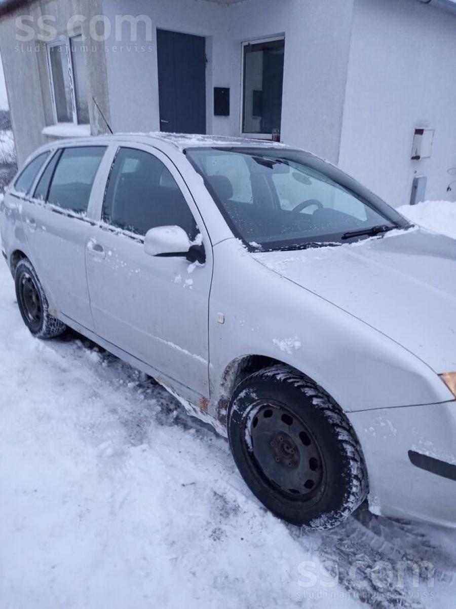 Pelēks Skoda Fabia 2007 Ludza, ar dzinēja tilpumu 1.40 L un nobraukumu 370 tūkst. km par 890 €, foto 4 vietnē AUTOMOTO.COM.LV