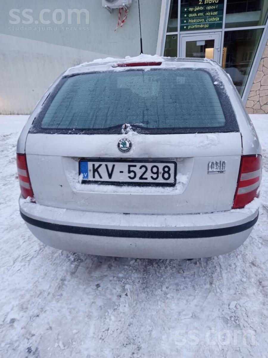 Pelēks Skoda Fabia 2007 Ludza, ar dzinēja tilpumu 1.40 L un nobraukumu 370 tūkst. km par 890 €, foto 9 vietnē AUTOMOTO.COM.LV