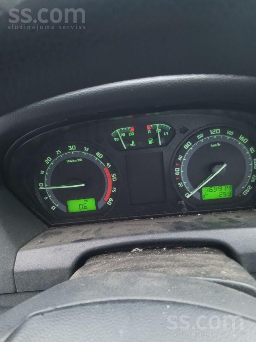 Pelēks Skoda Fabia 2007 Ludza, ar dzinēja tilpumu 1.40 L un nobraukumu 370 tūkst. km par 890 €, foto 12 vietnē AUTOMOTO.COM.LV
