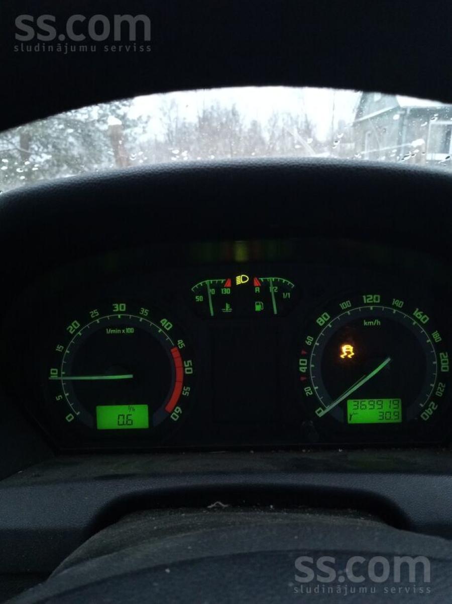 Pelēks Skoda Fabia 2007 Ludza, ar dzinēja tilpumu 1.40 L un nobraukumu 370 tūkst. km par 890 €, foto 25 vietnē AUTOMOTO.COM.LV
