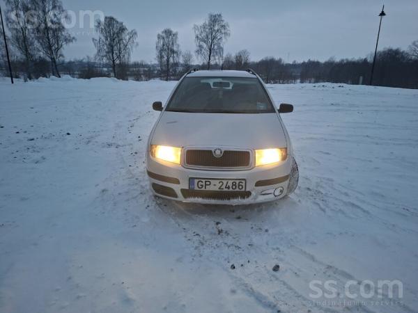 Grey Skoda Fabia 2007 in Saldus, with an engine capacity of 1.20 L and mileage of 400 thousand km for 990 €, photo 2 on AUTOMOTO.COM.LV