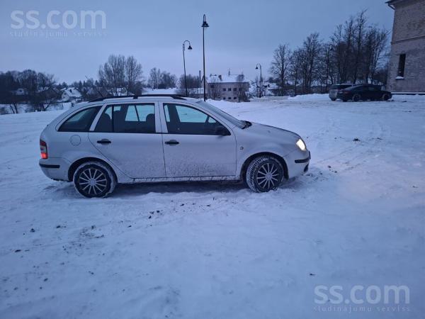 Grey Skoda Fabia 2007 in Saldus, with an engine capacity of 1.20 L and mileage of 400 thousand km for 990 €, photo 4 on AUTOMOTO.COM.LV