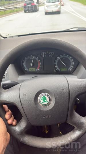 Pelēks Skoda Fabia 2007 Rīga, ar dzinēja tilpumu 1.40 L un nobraukumu 276 tūkst. km par 547 €, foto 4 vietnē AUTOMOTO.COM.LV