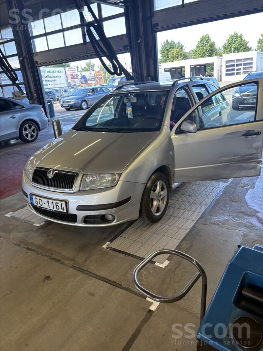 Pelēks Skoda Fabia 2007 Rīga, ar dzinēja tilpumu 1.40 L un nobraukumu 276 tūkst. km par 547 €, foto 5 vietnē AUTOMOTO.COM.LV