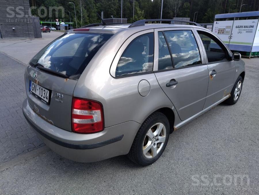 Pelēks Skoda Fabia 2007 Rīga, ar dzinēja tilpumu 1.40 L un nobraukumu 190 tūkst. km par 900 €, foto 4 vietnē AUTOMOTO.COM.LV