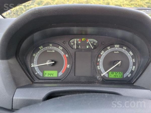 Pelēks Skoda Fabia 2007 Rīga, ar dzinēja tilpumu 1.20 L un nobraukumu 187 tūkst. km par 1300 €, foto 6 vietnē AUTOMOTO.COM.LV