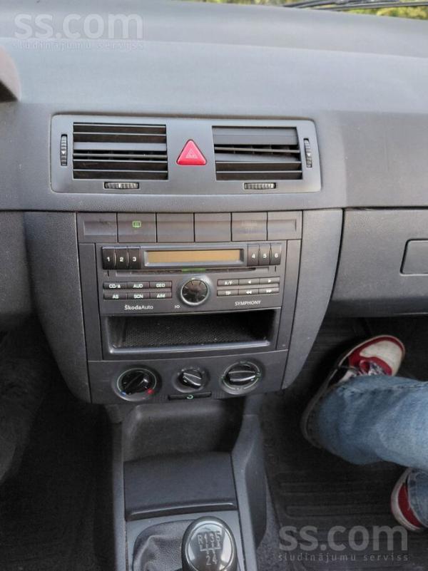 Pelēks Skoda Fabia 2007 Rīga, ar dzinēja tilpumu 1.20 L un nobraukumu 187 tūkst. km par 1300 €, foto 8 vietnē AUTOMOTO.COM.LV