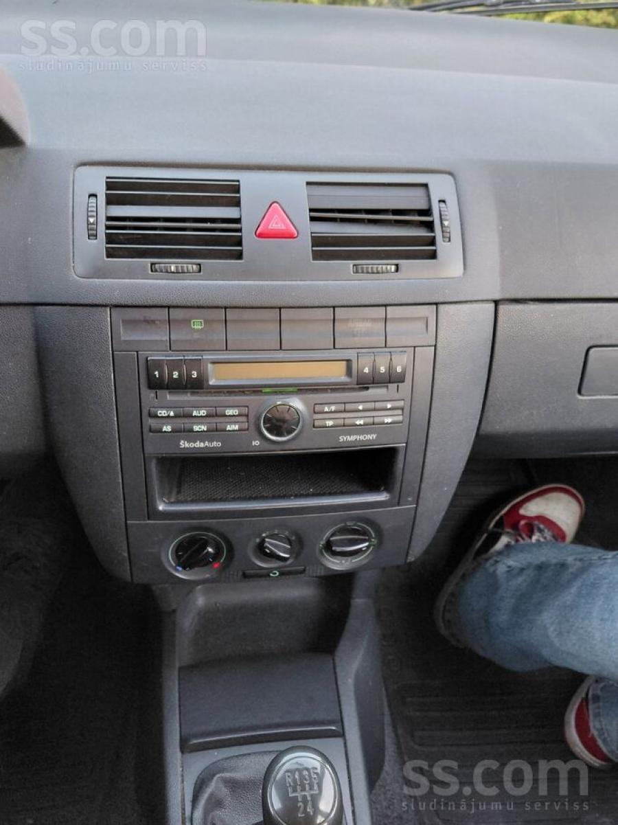 Pelēks Skoda Fabia 2007 Rīga, ar dzinēja tilpumu 1.20 L un nobraukumu 187 tūkst. km par 1300 €, foto 9 vietnē AUTOMOTO.COM.LV