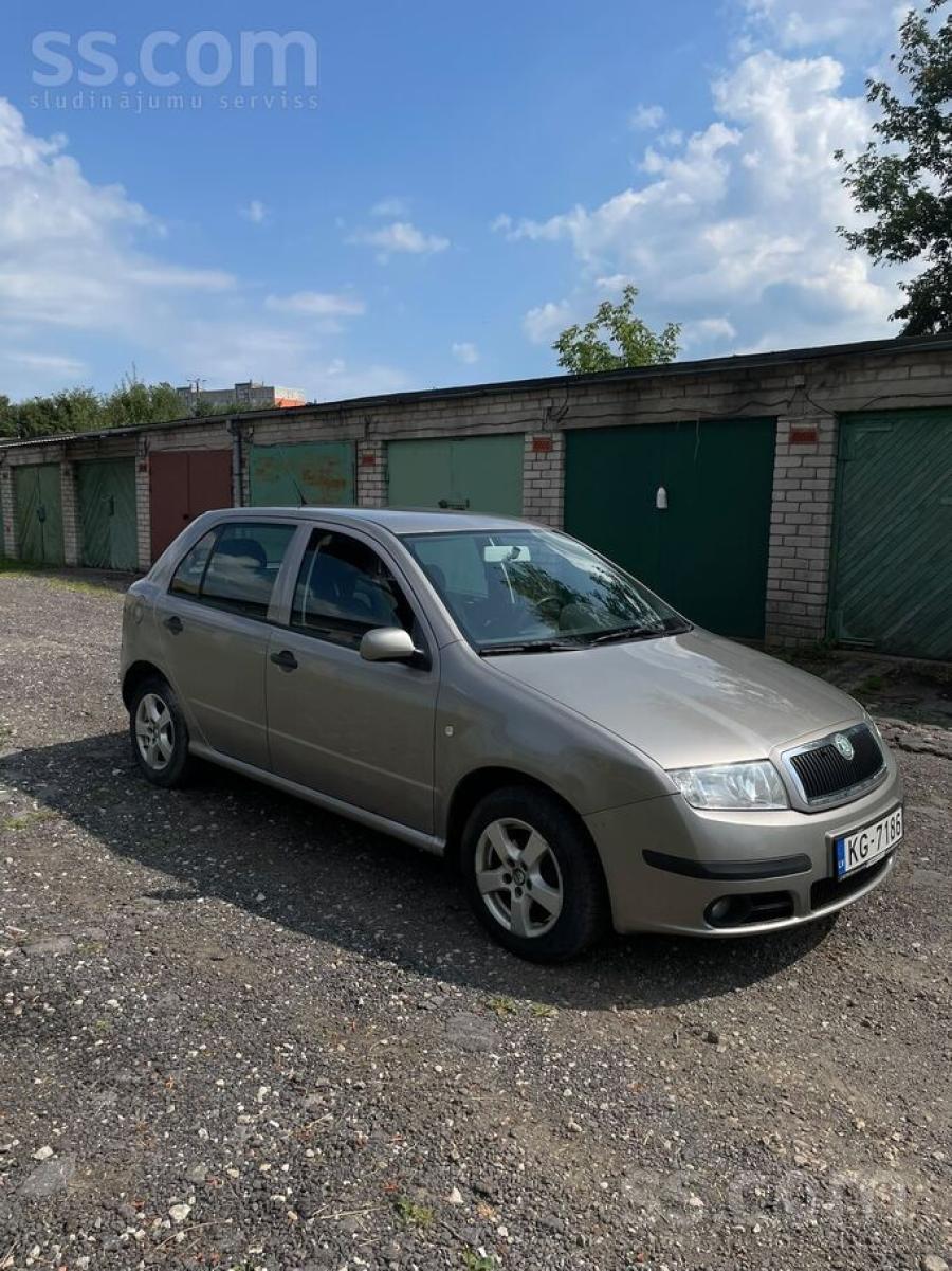 Grey Skoda Fabia 2007 in Riga, with an engine capacity of 1.20 L and mileage of 211 thousand km for 1050 €, photo 1 on AUTOMOTO.COM.LV