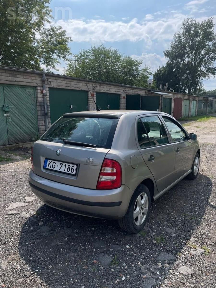 Grey Skoda Fabia 2007 in Riga, with an engine capacity of 1.20 L and mileage of 211 thousand km for 1050 €, photo 4 on AUTOMOTO.COM.LV
