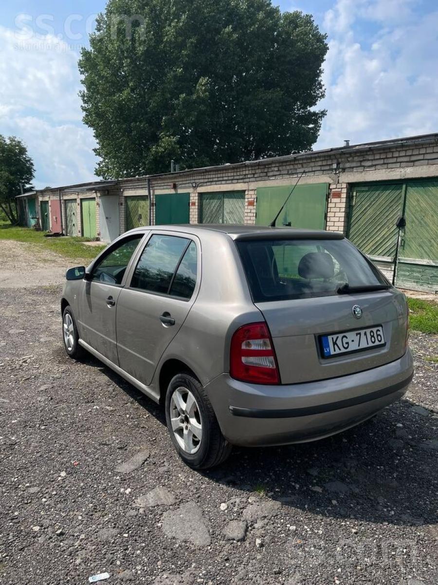 Grey Skoda Fabia 2007 in Riga, with an engine capacity of 1.20 L and mileage of 211 thousand km for 1050 €, photo 5 on AUTOMOTO.COM.LV