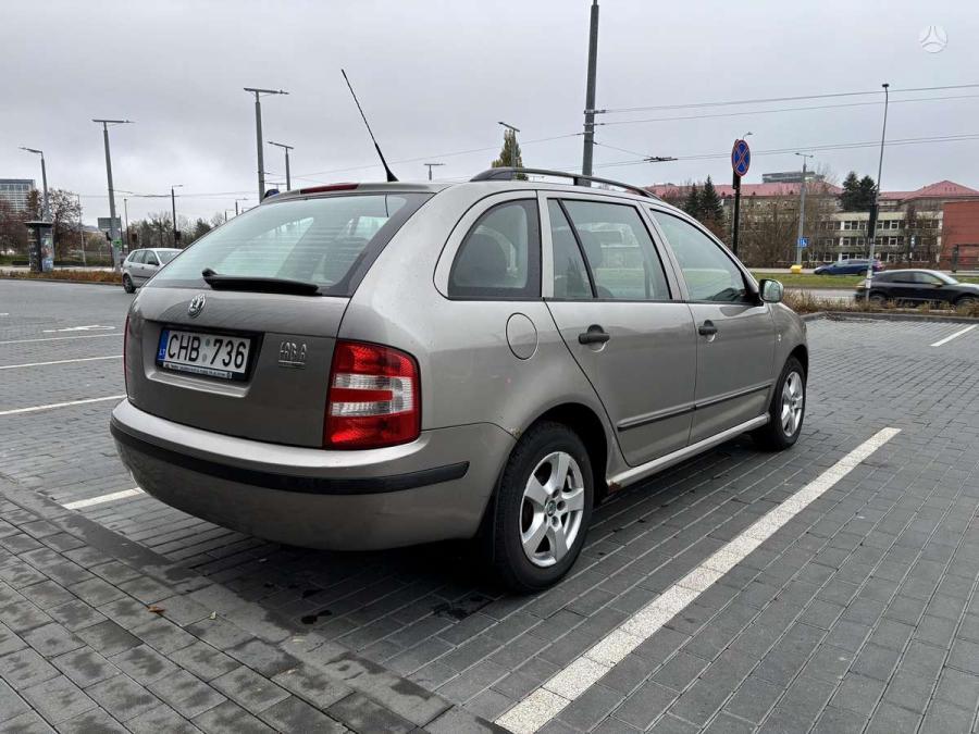 Pelēks Skoda Fabia 2007 Viļņa, ar dzinēja tilpumu 1.39 L un nobraukumu 109 tūkst. km par 1990 €, foto 6 vietnē AUTOMOTO.COM.LV