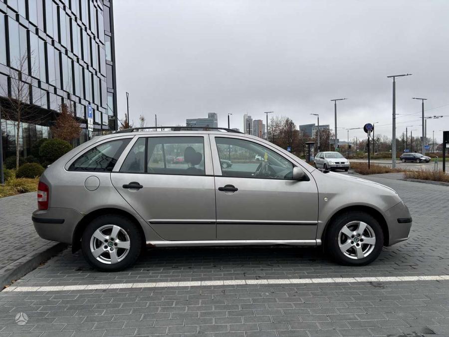 Pelēks Skoda Fabia 2007 Viļņa, ar dzinēja tilpumu 1.39 L un nobraukumu 109 tūkst. km par 1990 €, foto 7 vietnē AUTOMOTO.COM.LV