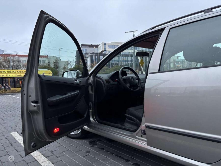 Pelēks Skoda Fabia 2007 Viļņa, ar dzinēja tilpumu 1.39 L un nobraukumu 109 tūkst. km par 1990 €, foto 14 vietnē AUTOMOTO.COM.LV