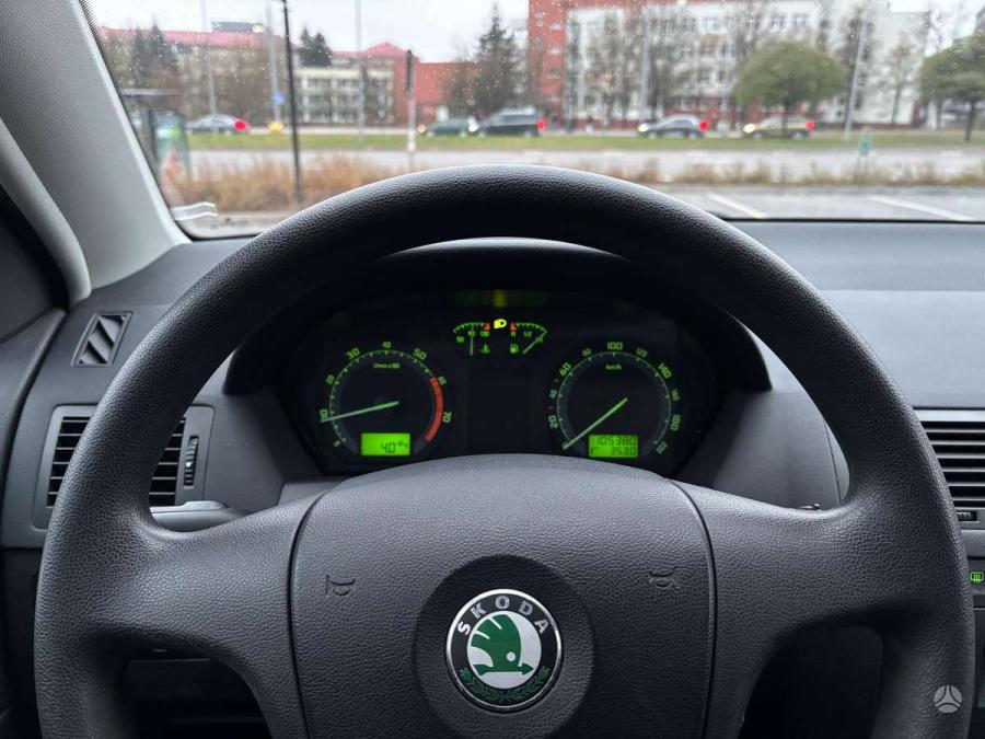 Pelēks Skoda Fabia 2007 Viļņa, ar dzinēja tilpumu 1.39 L un nobraukumu 109 tūkst. km par 1990 €, foto 16 vietnē AUTOMOTO.COM.LV