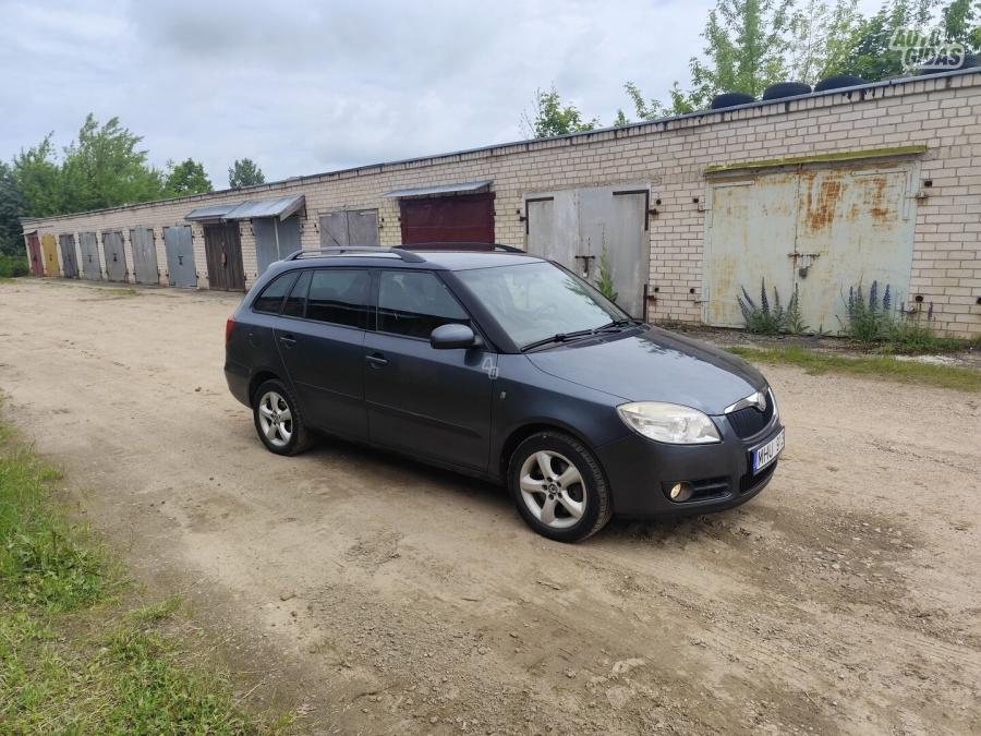 Pelēks Skoda Fabia 2008 Ukmergė, ar dzinēja tilpumu 1.90 L un nobraukumu 378 tūkst. km par 1750 €, foto 4 vietnē AUTOMOTO.COM.LV