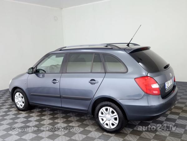 Pelēks Skoda Fabia 2008 Tallina, ar dzinēja tilpumu 1.20 L un nobraukumu 269 tūkst. km par 1399 €, foto 4 vietnē AUTOMOTO.COM.LV