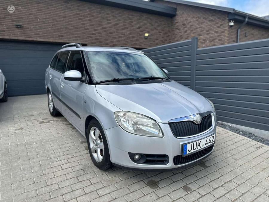 Pelēks Skoda Fabia 2008 Viļņa, ar dzinēja tilpumu 1.90 L un nobraukumu 335 tūkst. km par 1499 €, foto 5 vietnē AUTOMOTO.COM.LV