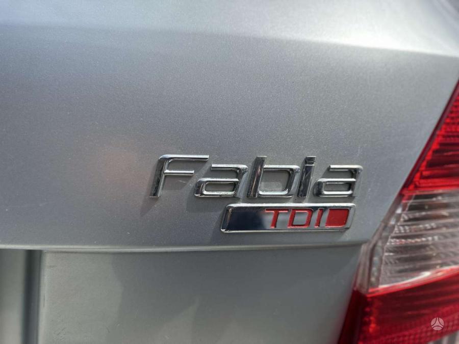 Pelēks Skoda Fabia 2008 Viļņa, ar dzinēja tilpumu 1.90 L un nobraukumu 335 tūkst. km par 1499 €, foto 9 vietnē AUTOMOTO.COM.LV