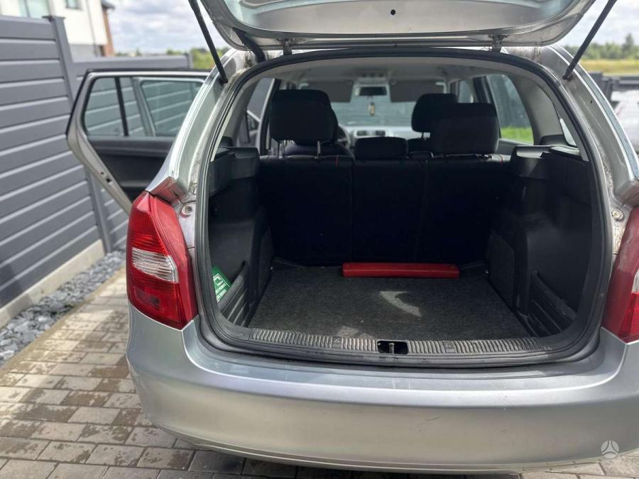 Pelēks Skoda Fabia 2008 Viļņa, ar dzinēja tilpumu 1.90 L un nobraukumu 335 tūkst. km par 1499 €, foto 10 vietnē AUTOMOTO.COM.LV