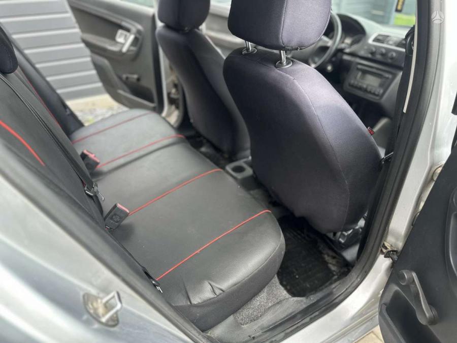 Pelēks Skoda Fabia 2008 Viļņa, ar dzinēja tilpumu 1.90 L un nobraukumu 335 tūkst. km par 1499 €, foto 13 vietnē AUTOMOTO.COM.LV
