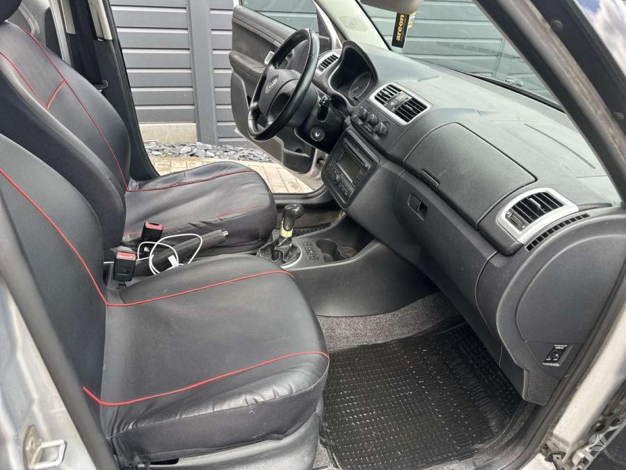 Pelēks Skoda Fabia 2008 Viļņa, ar dzinēja tilpumu 1.90 L un nobraukumu 335 tūkst. km par 1499 €, foto 15 vietnē AUTOMOTO.COM.LV