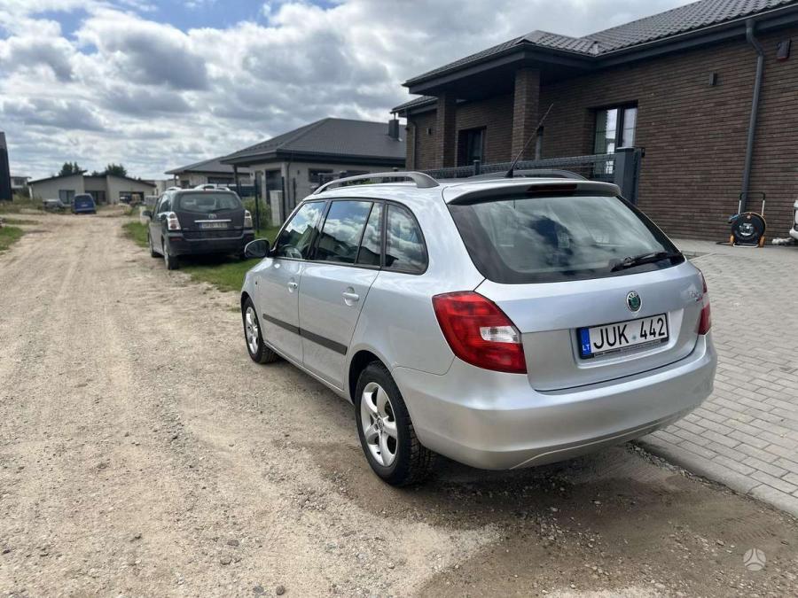 Pelēks Skoda Fabia 2008 Viļņa, ar dzinēja tilpumu 1.90 L un nobraukumu 335 tūkst. km par 1499 €, foto 17 vietnē AUTOMOTO.COM.LV