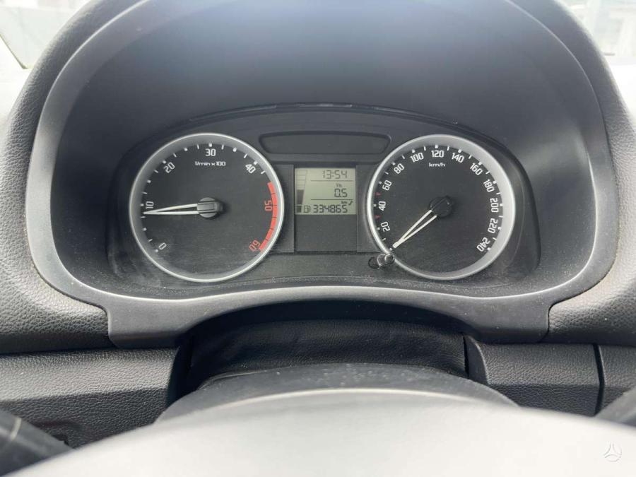 Pelēks Skoda Fabia 2008 Viļņa, ar dzinēja tilpumu 1.90 L un nobraukumu 335 tūkst. km par 1499 €, foto 18 vietnē AUTOMOTO.COM.LV