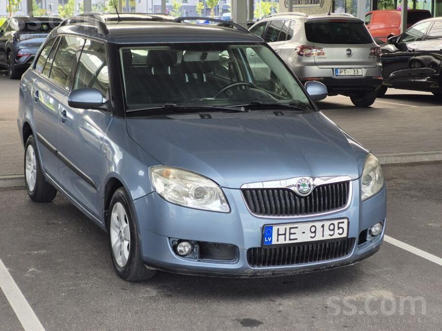 Grey Skoda Fabia 2008 in Riga, with an engine capacity of 1.40 L and mileage of 320 thousand km for 1500 €, photo 1 on AUTOMOTO.COM.LV
