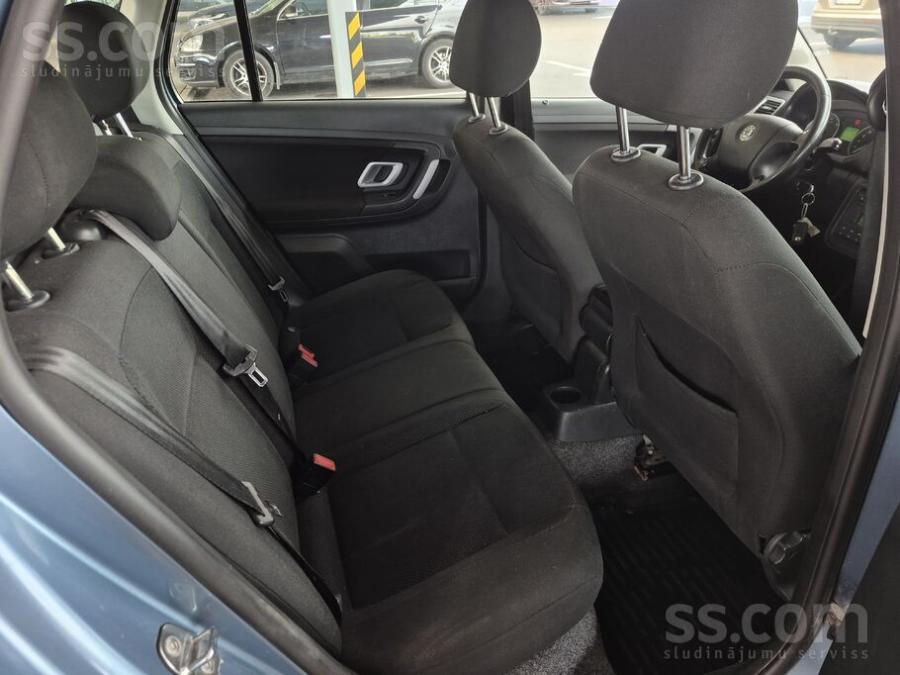 Grey Skoda Fabia 2008 in Riga, with an engine capacity of 1.40 L and mileage of 320 thousand km for 1500 €, photo 9 on AUTOMOTO.COM.LV