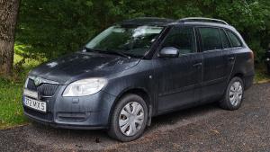 Pelēks Skoda Fabia 2008 Jehvi, ar dzinēja tilpumu 1.90 L un nobraukumu 398 tūkst. km par 900 €, foto  vietnē AUTOMOTO.COM.LV