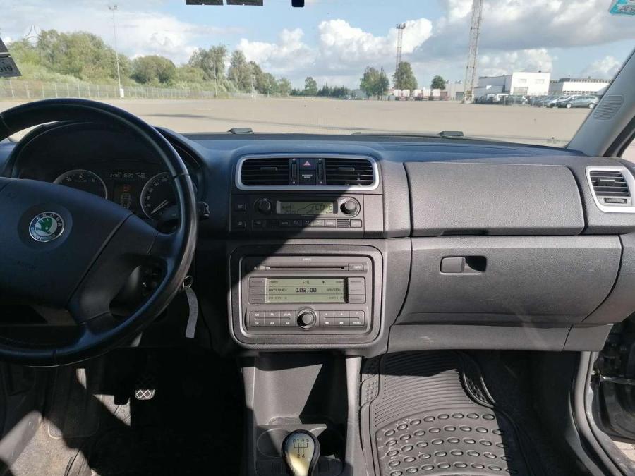 Grey Skoda Fabia 2008 in Marijampole, with an engine capacity of 1.60 L and mileage of 218 thousand km for 1450 €, photo 5 on AUTOMOTO.COM.LV