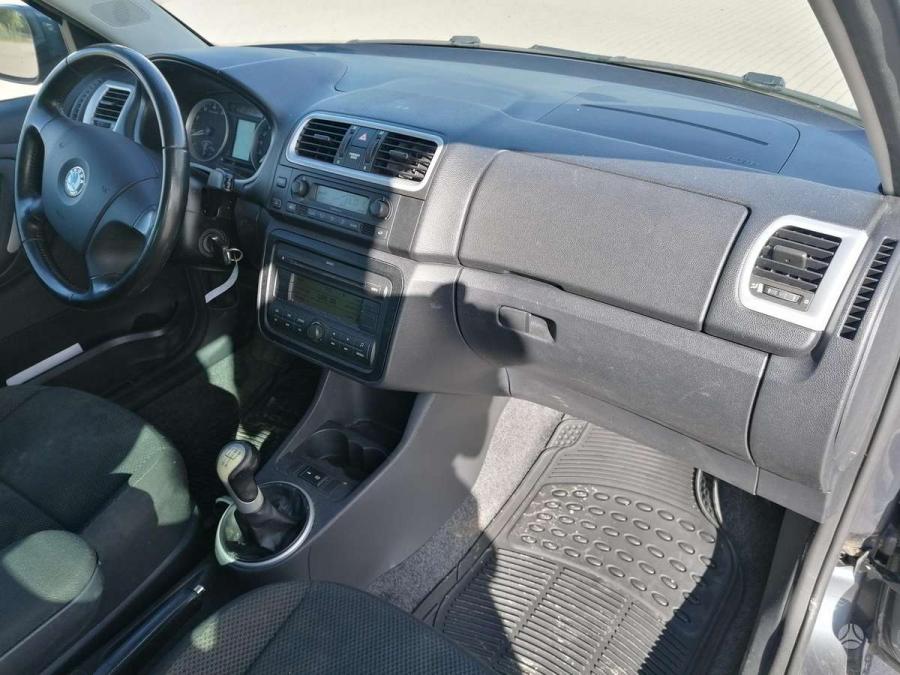Grey Skoda Fabia 2008 in Marijampole, with an engine capacity of 1.60 L and mileage of 218 thousand km for 1450 €, photo 6 on AUTOMOTO.COM.LV